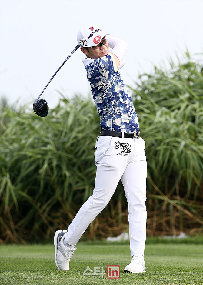 포토 > KPGA 군산CC 오픈 1R - 이데일리