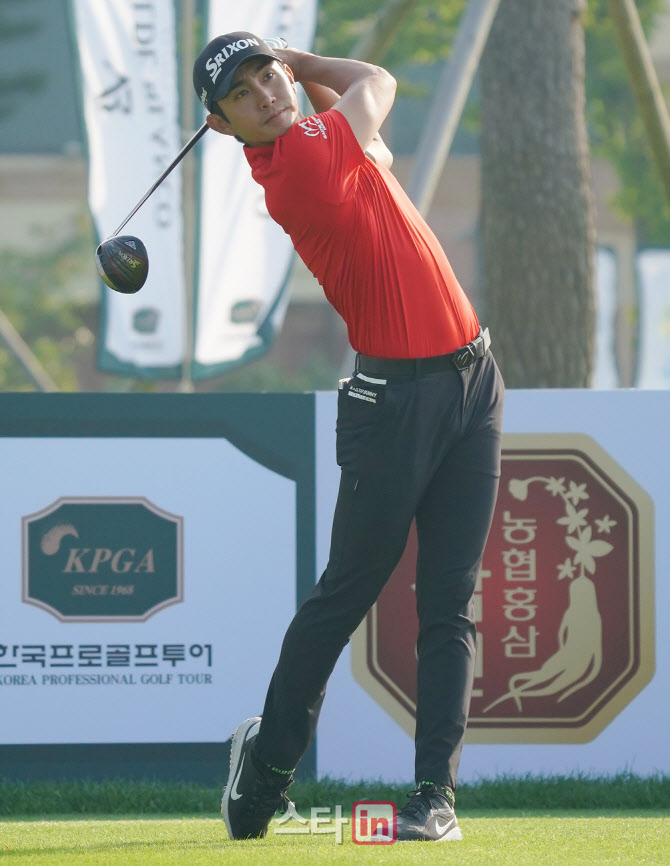 포토 > 'KPGA 오픈 with SOLLAGO CC' 1R - 이데일리