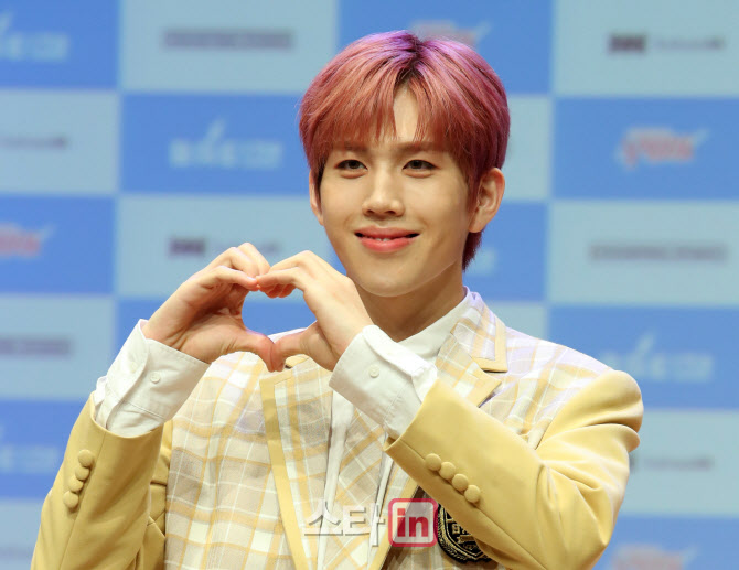 포토 > BAE173, 첫 번째 미니 앨범 'INTERSETION:SPARK' 쇼케이스 - 이데일리