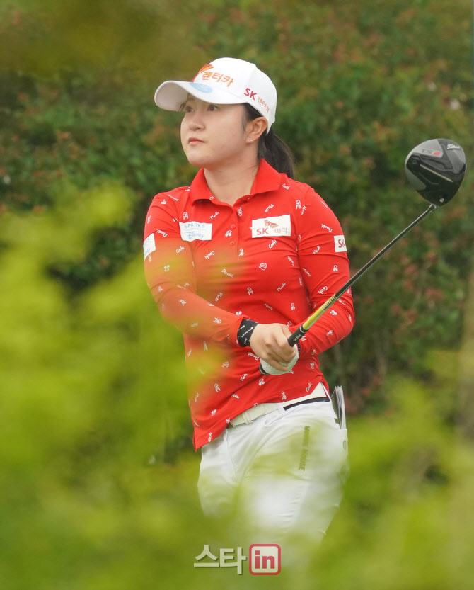 포토 > KLPGA 'DB그룹 제35회 한국여자오픈 골프선수권대회' - 이데일리
