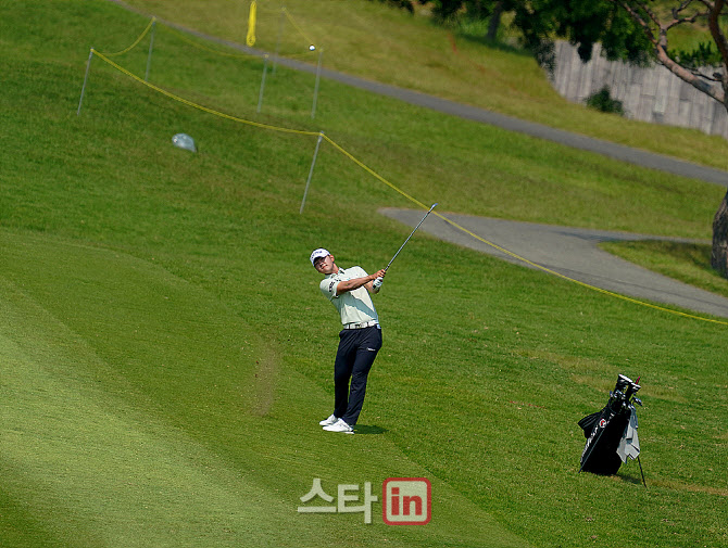 포토 > 제66회 KPGA 선수권대회 with A-ONE CC_2R - 이데일리