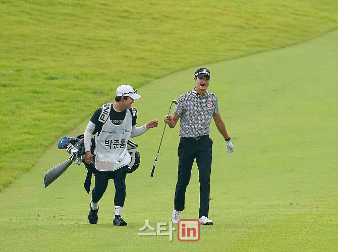 포토 > 제66회 KPGA 선수권대회 with A-ONE CC 3R - 이데일리