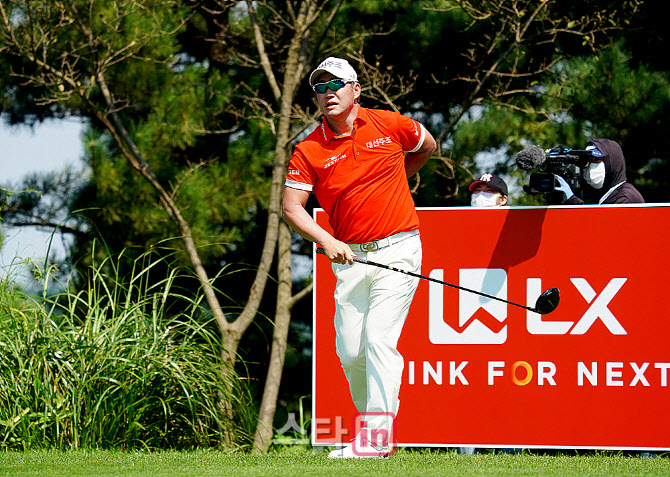 포토 > KPGA 코리안투어 'LX 챔피언십 -2R - 이데일리