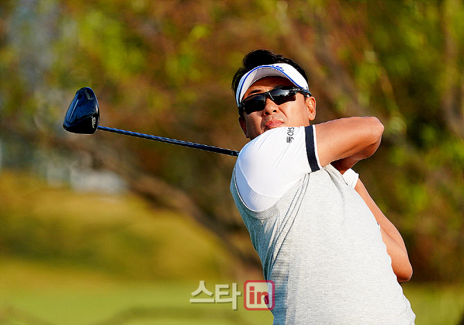포토 > KPGA ‘2023 백송홀딩스-아시아드CC' - 2R - 이데일리