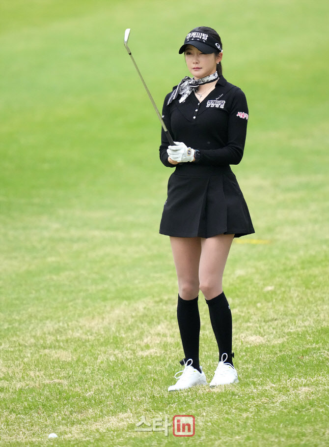 포토 > 크리스에프앤씨 제46회 KLPGA 챔피언십 - 1R - 이데일리
