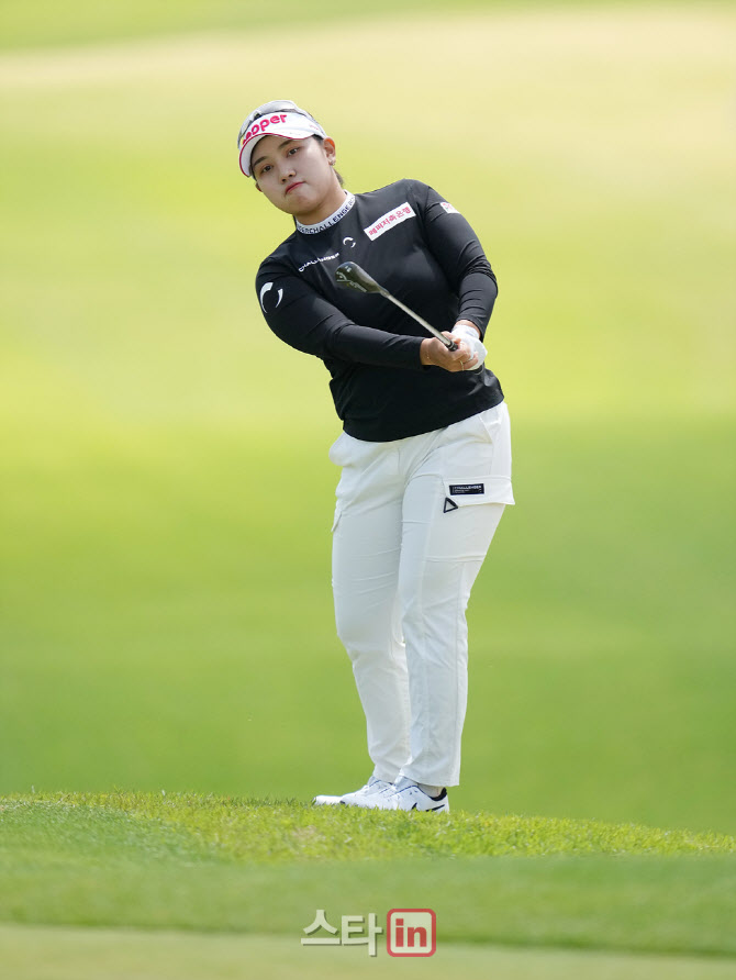 포토 > 크리스에프앤씨 제46회 KLPGA 챔피언십 - 1R - 이데일리