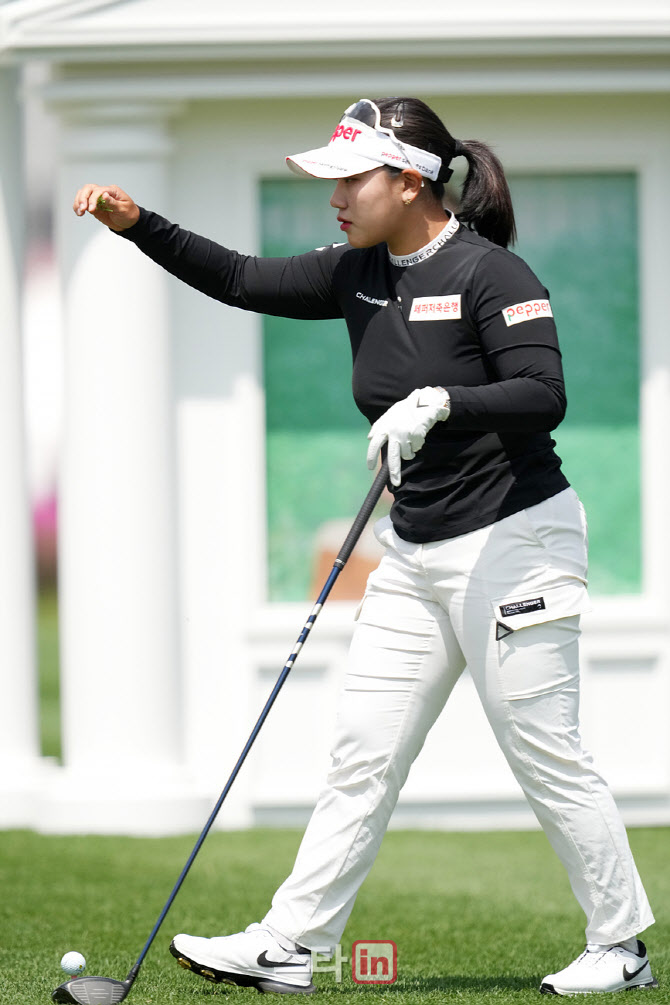 포토 > 크리스에프앤씨 제46회 KLPGA 챔피언십 - 1R - 이데일리