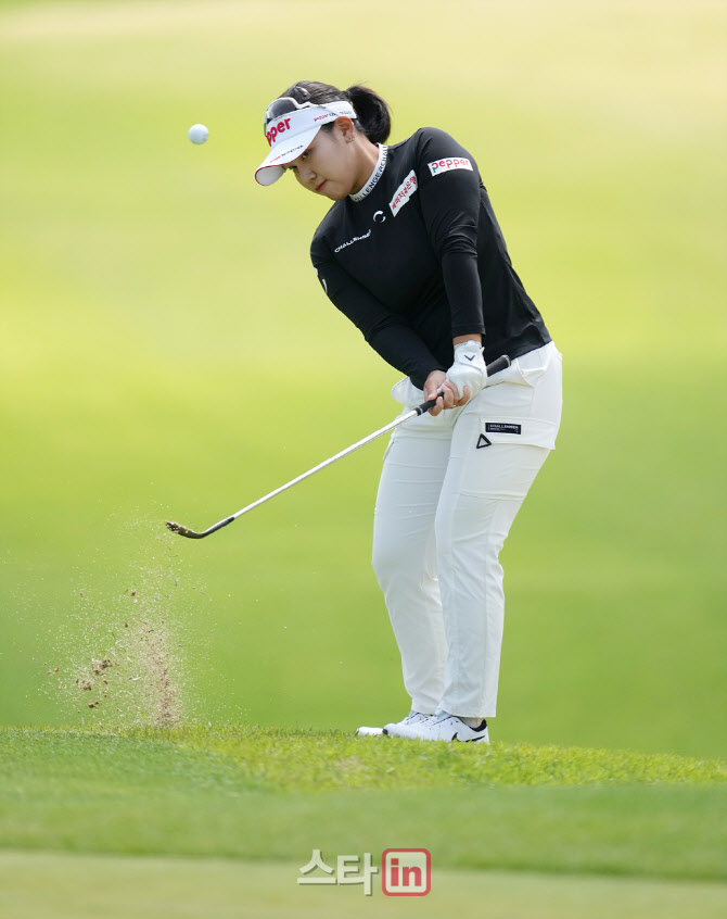 포토 > 크리스에프앤씨 제46회 KLPGA 챔피언십 - 1R - 이데일리