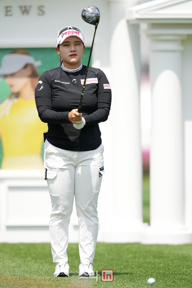 포토 > 크리스에프앤씨 제46회 KLPGA 챔피언십 - 1R - 이데일리