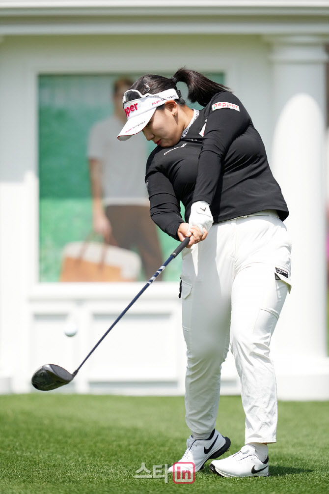 포토 > 크리스에프앤씨 제46회 KLPGA 챔피언십 - 1R - 이데일리