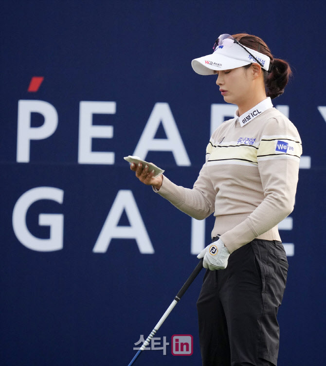 포토 > 크리스에프앤씨 제46회 KLPGA 챔피언십 - 2R - 이데일리