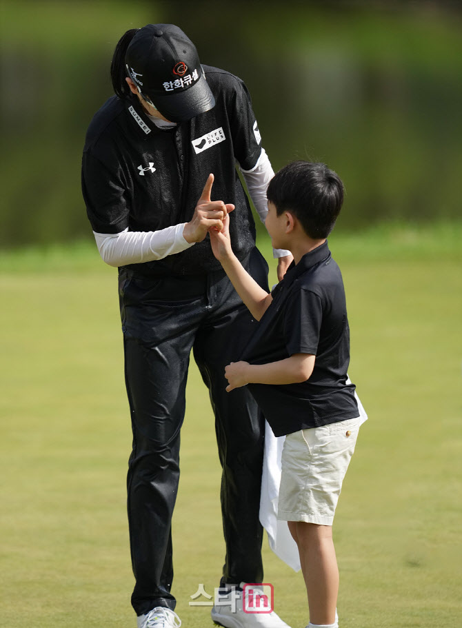 포토 > 크리스에프앤씨 제46회 KLPGA 챔피언십 - 최종R - 이데일리
