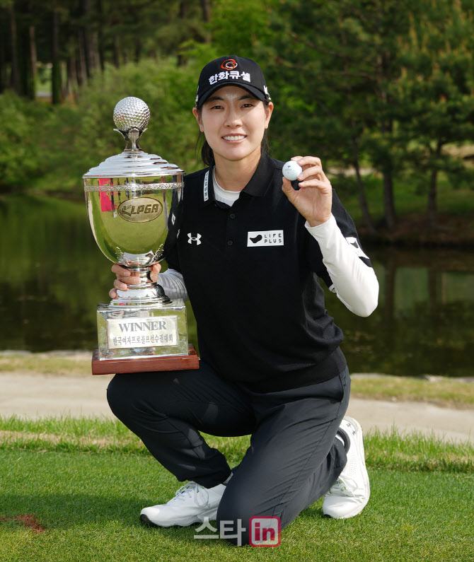포토 > 크리스에프앤씨 제46회 KLPGA 챔피언십 - 최종R - 이데일리
