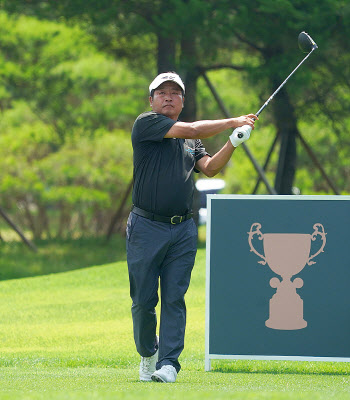 포토 > 제28회 KPGA 시니어 선수권대회 - 1R - 이데일리