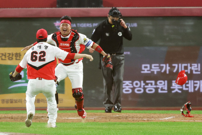 포토 > 'KS 불패신화' KIA, V12 달성 - 이데일리