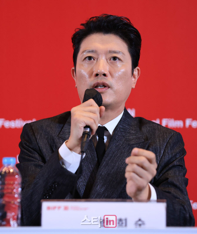 포토 > 2025 BIFF - '어쩔수가없다' 기자회견 - 이데일리