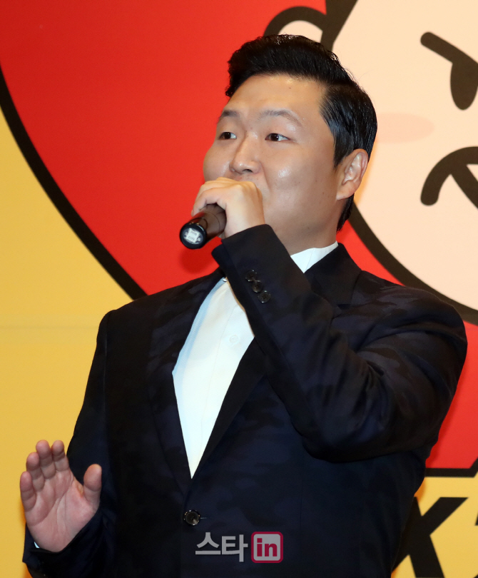 [포토]싸이, 8집 앨범 'PSY 8TH 4X2=8'으로 컴백